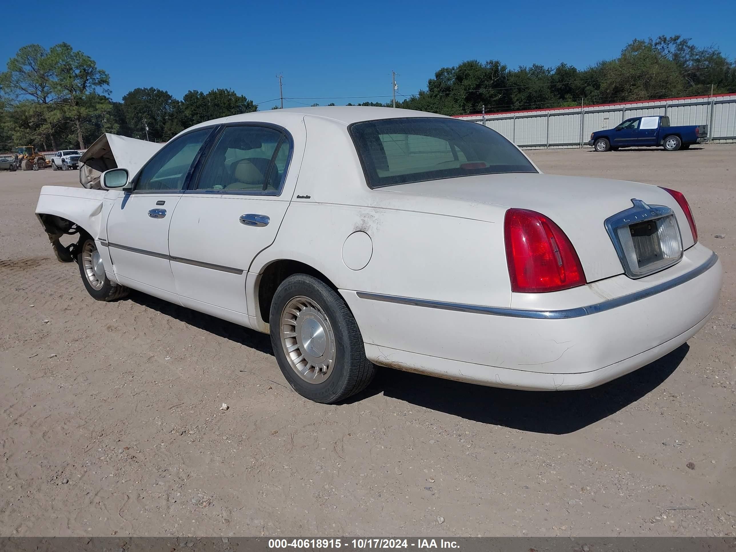 Price & History 2001 Lincoln Town Car Executive 4.6l V8 Fi Ohv 16v F2 ...