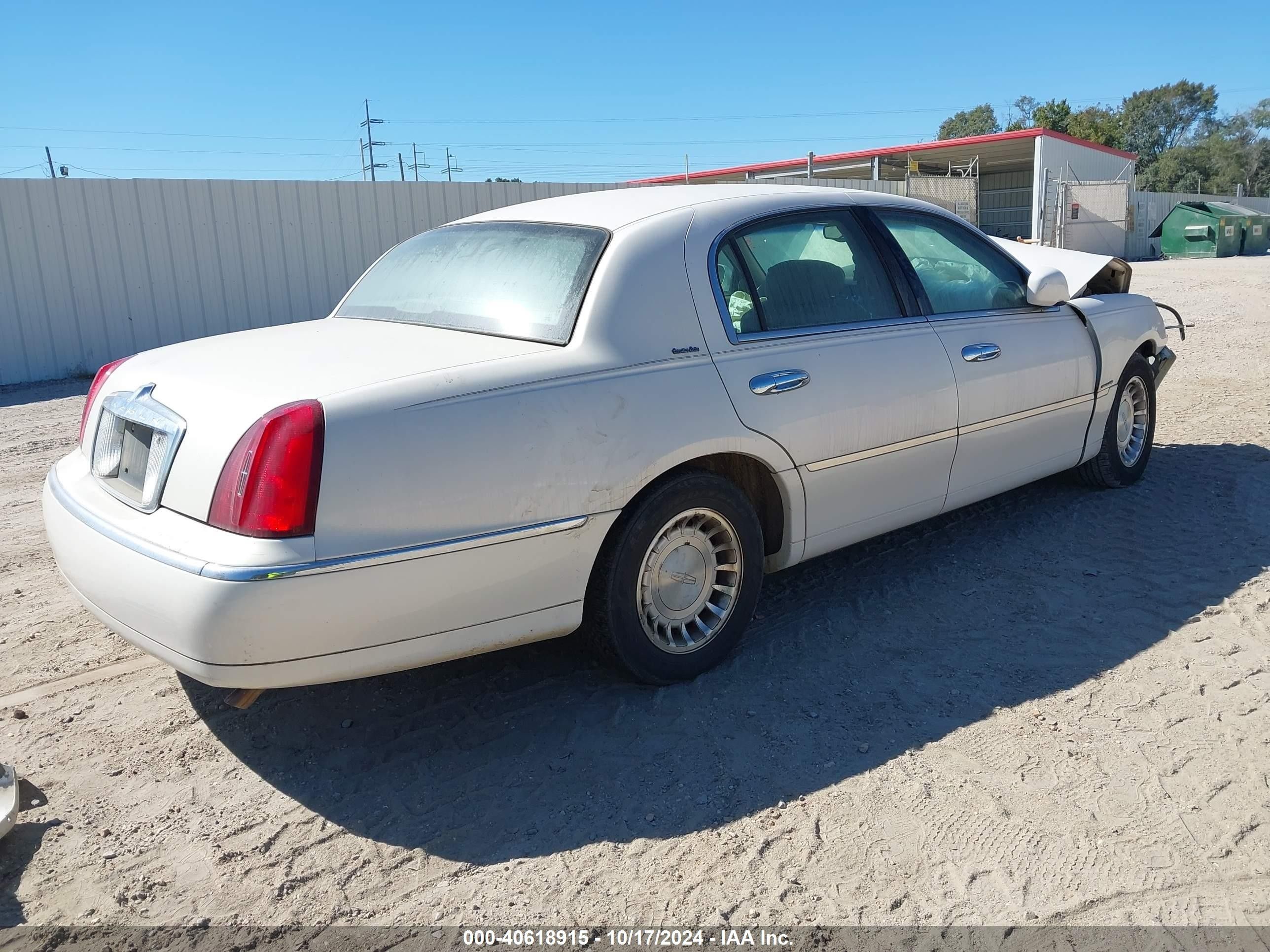 Price & History 2001 Lincoln Town Car Executive 4.6l V8 Fi Ohv 16v F2 ...